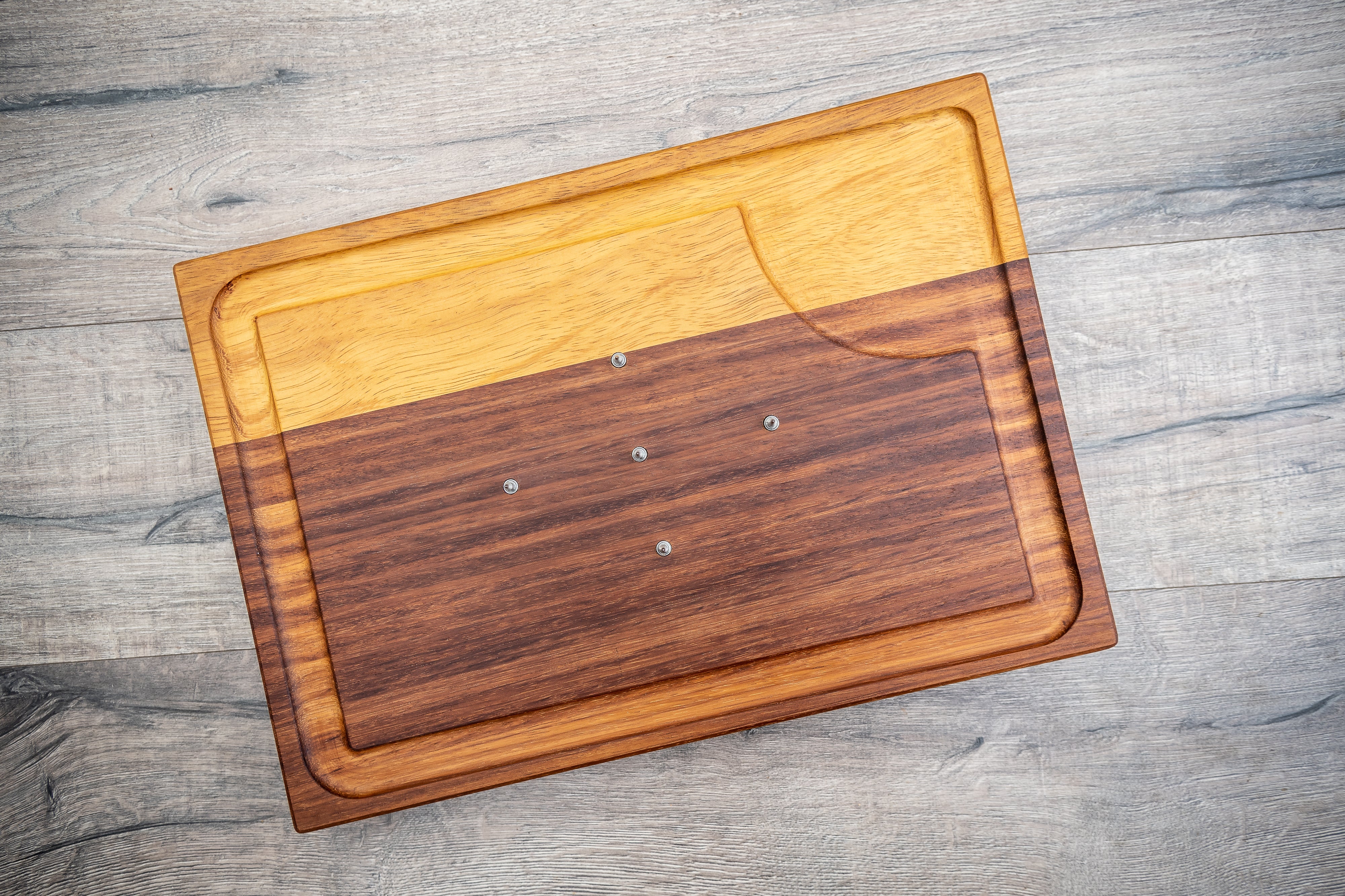 Meat chopping board with spikes store